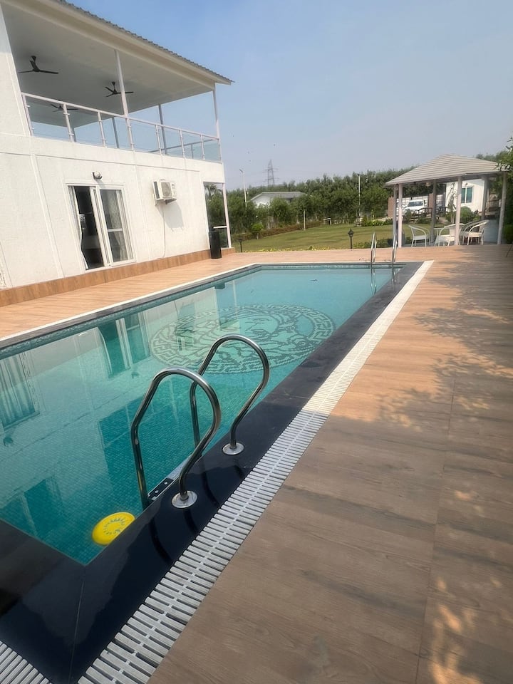 Vacationbuddy Elysian Farm With Pool @ Noida - Faridabad