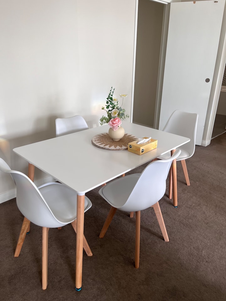 Wonderful Two Bedroom Apartment - バーウッド