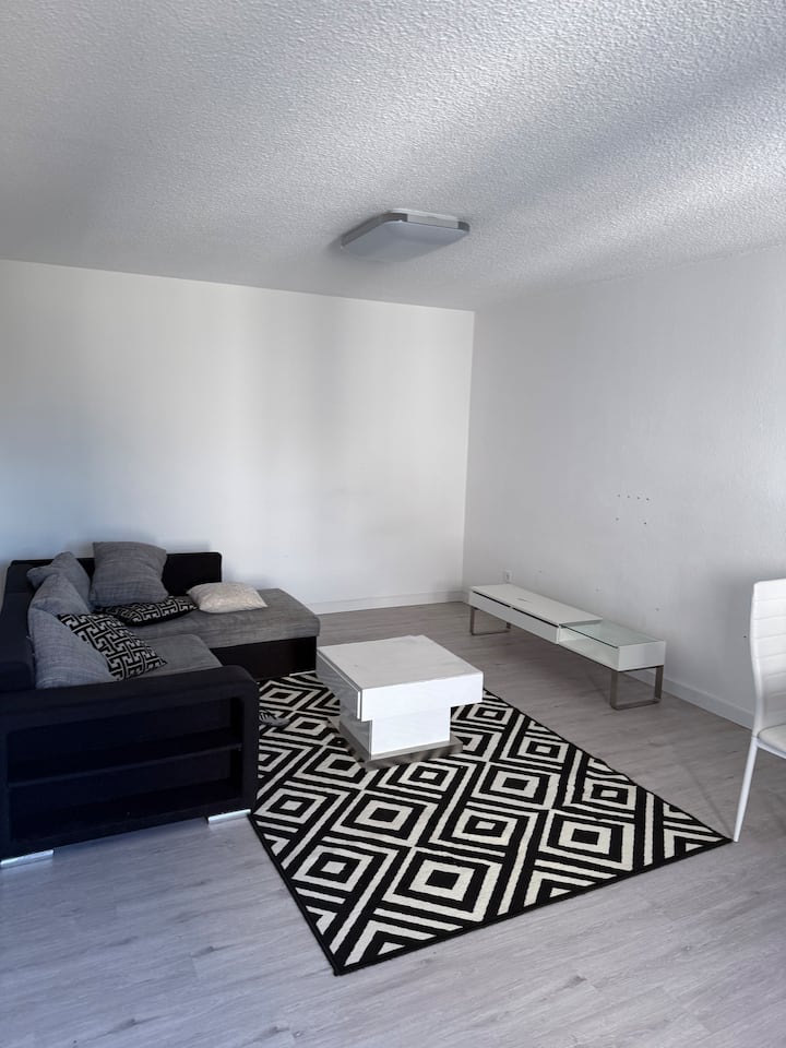 Central & Quiet 2-room Apartment In Sindelfingen! - Sindelfingen