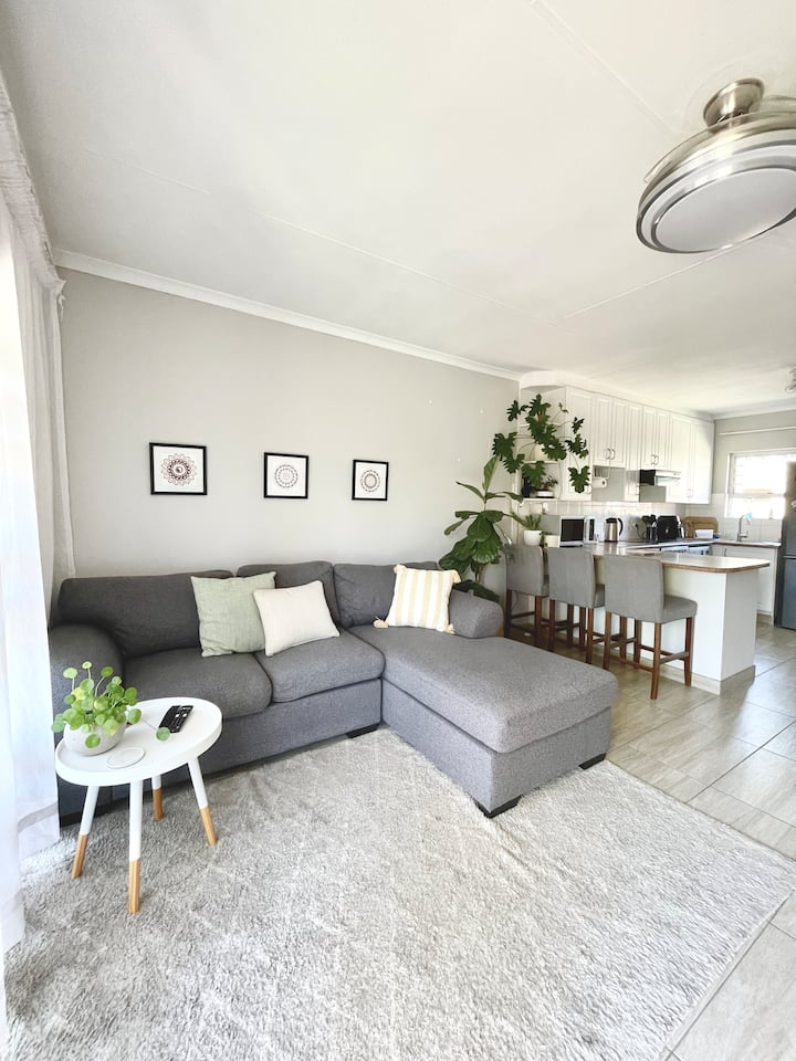 No Loadshedding. Serene & Cosy 2-bedroom Apartment - Sandton