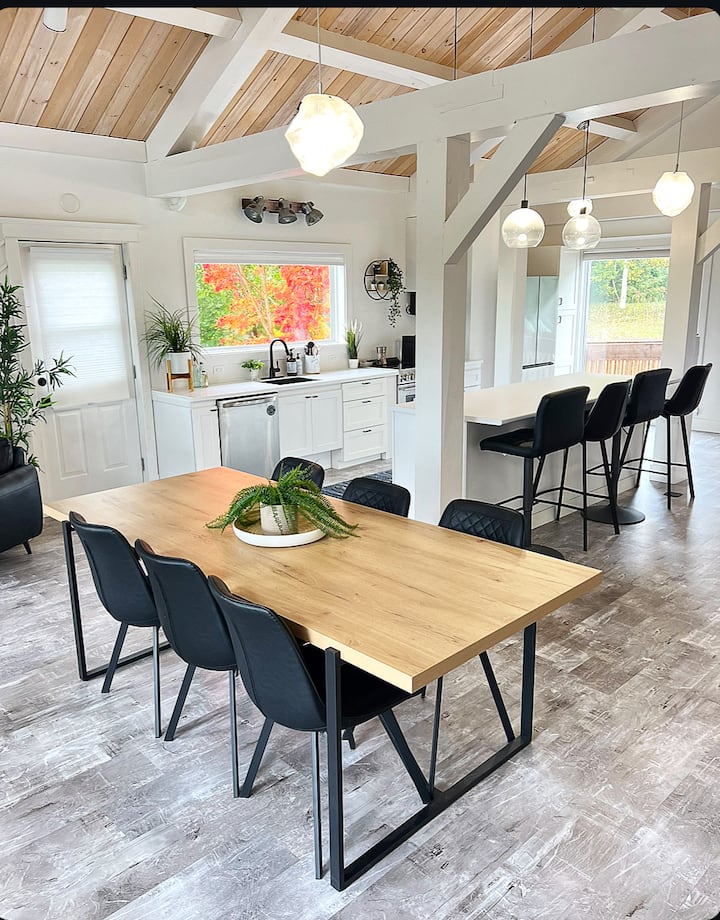 Luxury Suite W/ Views | 5 Mins To Wolfville - 울프빌