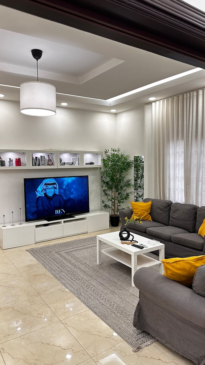 شقه غرفه صاله مطبخ اثاث Vip قريبة جدا من المطار - Jedda