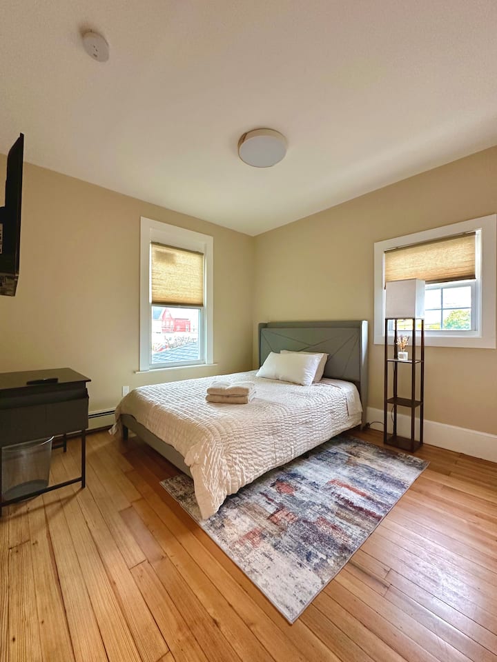 (6) Modern Room Close To Yale Univ & Hospitals - New Haven, CT