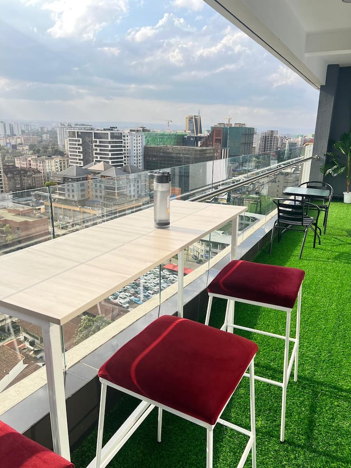 Phare’s 3br With A Heated Indoor Pool, Kilimani - Nairobi