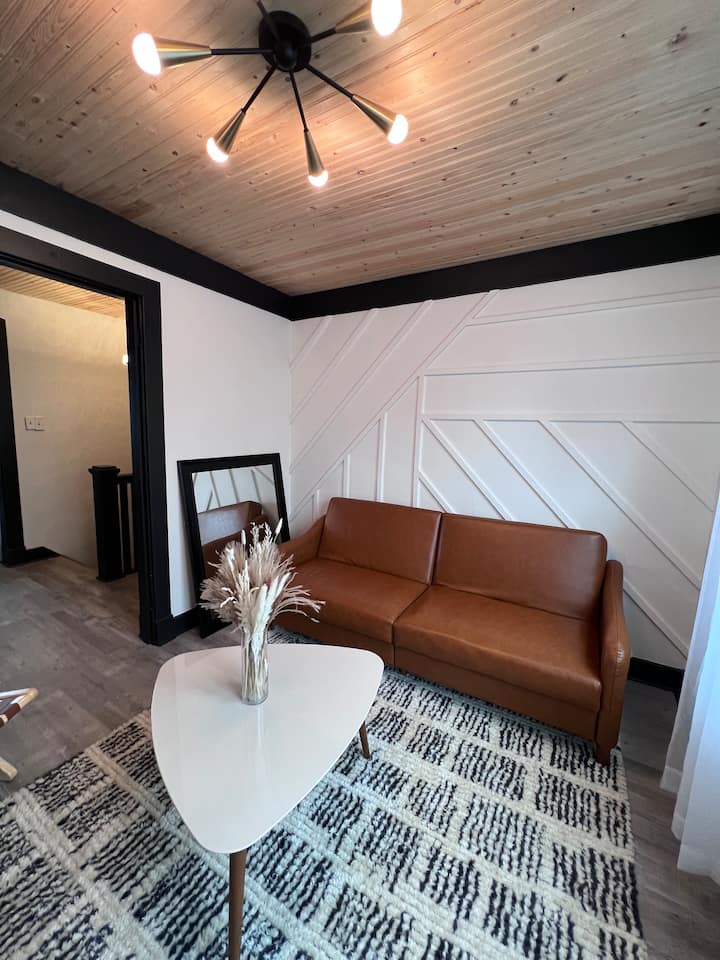 Offbroadway Apt.— Near Mammoth Cave National Park - Kentucky Down Under Adventure Zoo