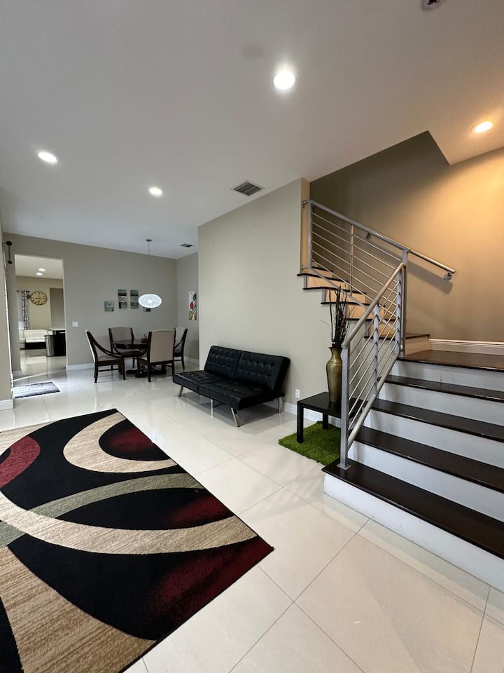 Las Olas Fort Lauderdale Home - Fort Lauderdale, FL