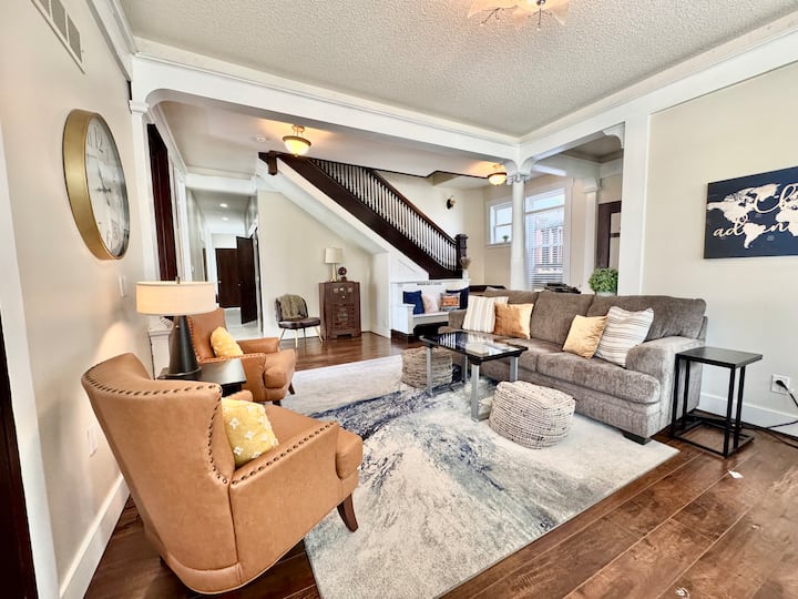 Modern Meets Vintage - 5 Brs - Pools Nearby! - Bloomington