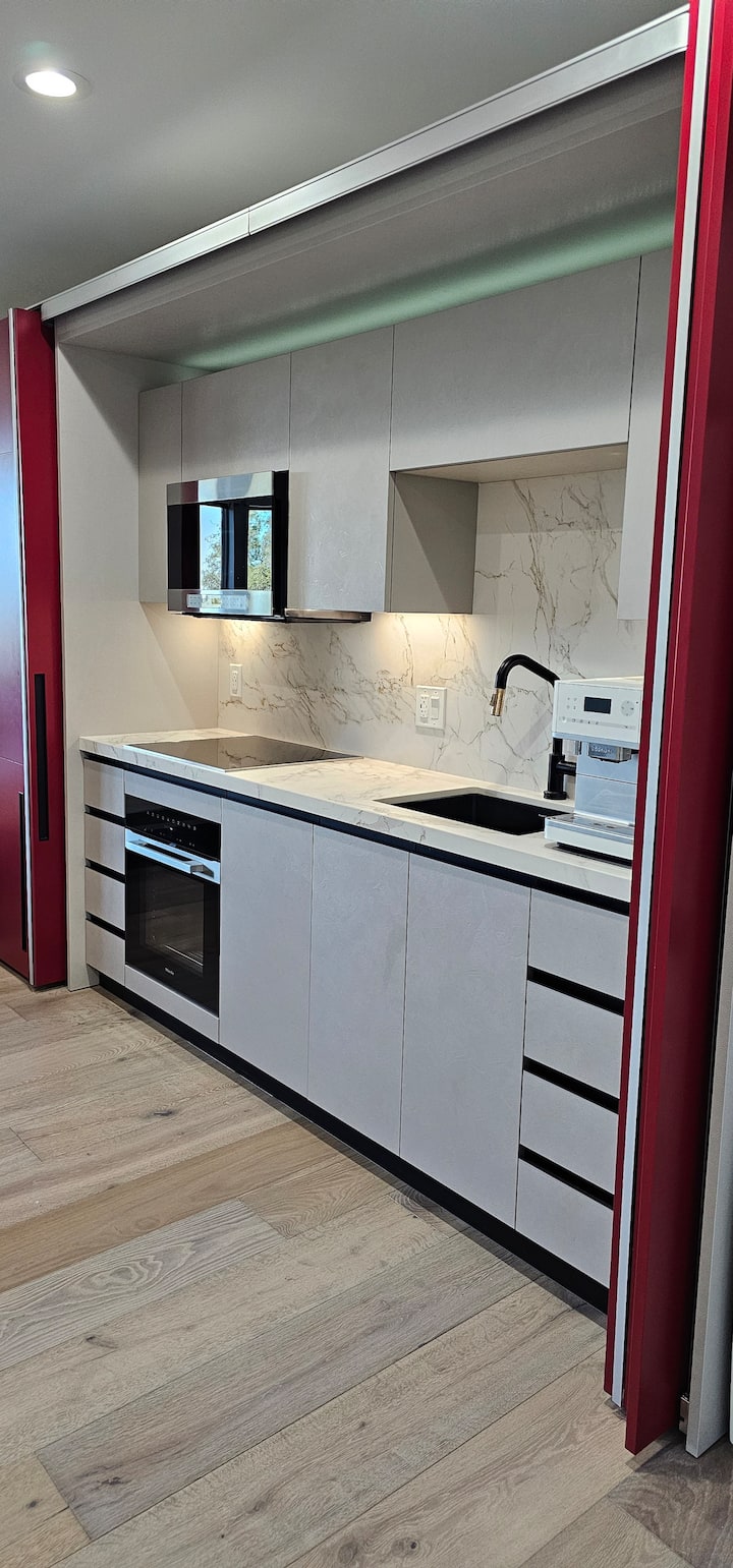Spectacular Adu For 2 People! - Roseville