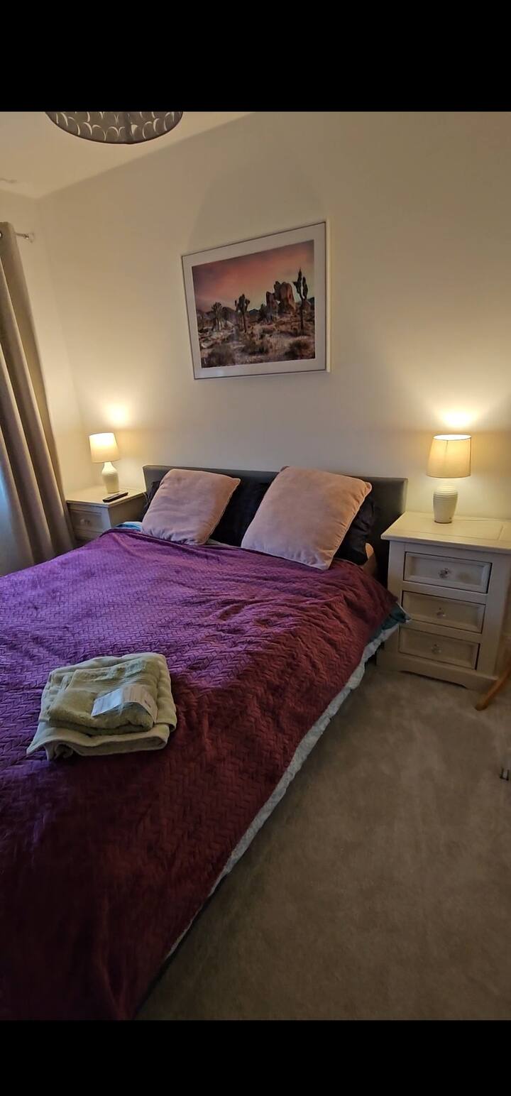 King Bedroom With Garden View - Kilmarnock
