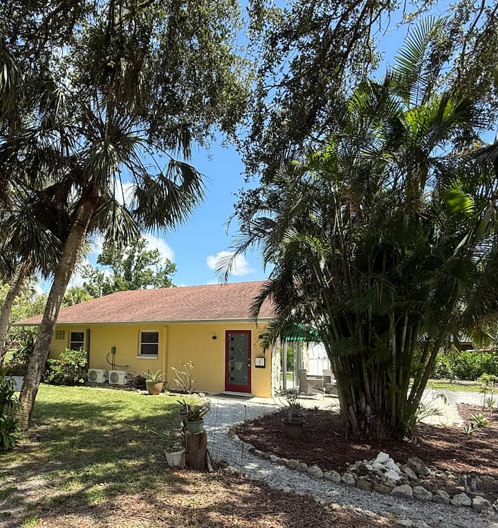 Sunshine Cottage - Venice Beach, FL
