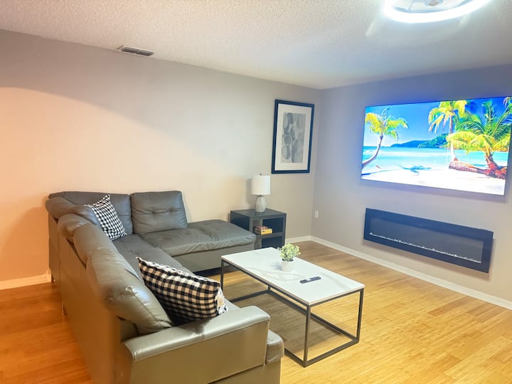 *Tampa’s Newly Furnished Townhouse - Busch Gardens Tampa Bay