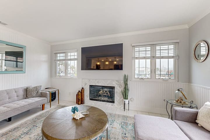 All-suite 3br Oceanview 3rd-floor | Balcony - Balboa Island, CA