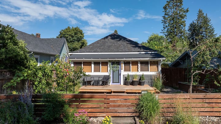 Cda Cozy Escape | Walkable, Hot Tub, Pet-friendly - Coeur d'Alene, ID