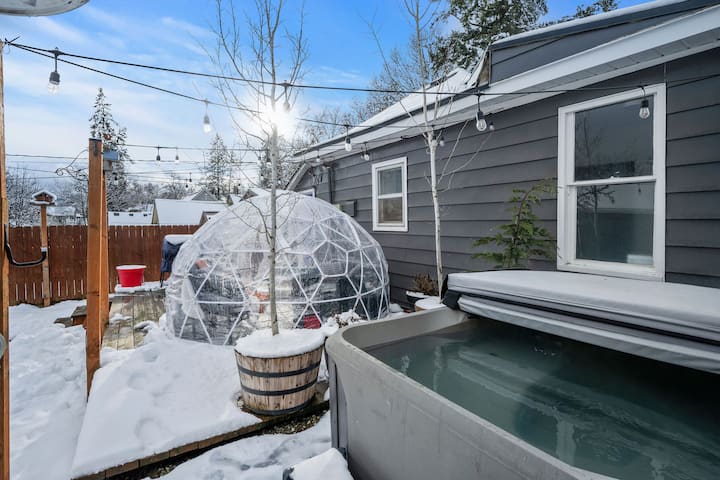Magical Igloo Nights + Hot Tub | Midtown Cda - 科達倫