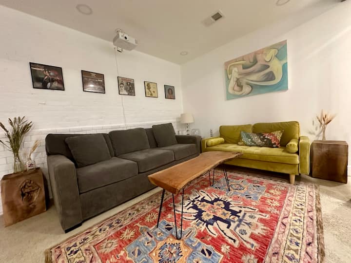 Apartment In Mt Pleasant - Bethesda, MD