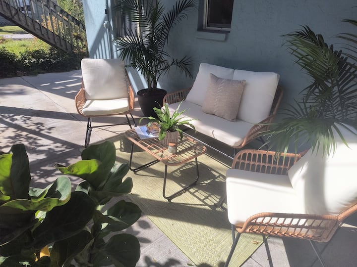 The Cozy Bungalow: Sleeps 4 - Sarasota, FL