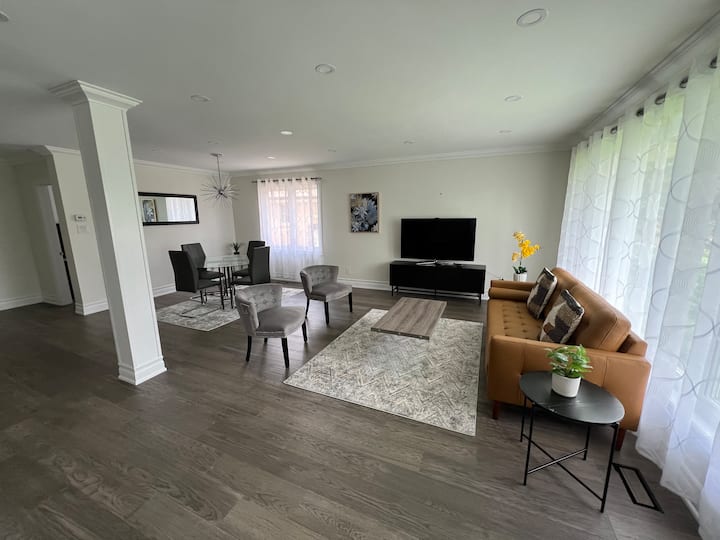 Modern & Stylish 3-bedroom Home - Vaughan