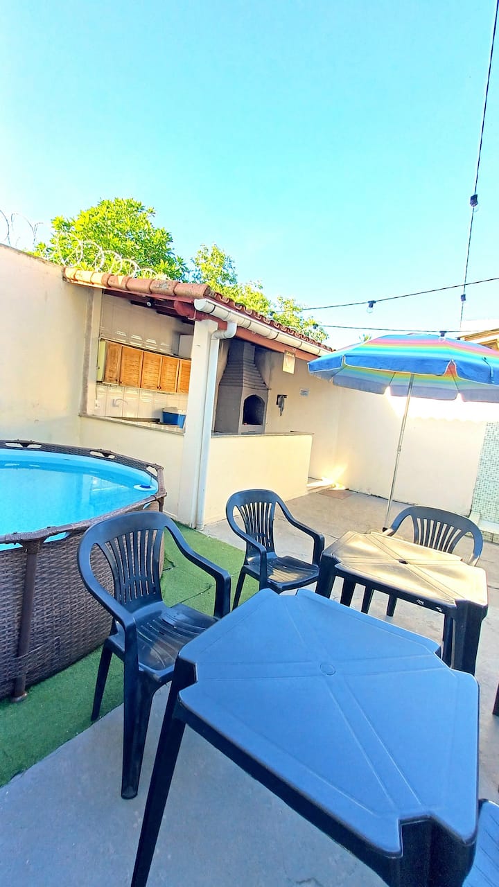 Casa Com Piscina E áRea Gourmet 
4 Quartos - Guarapari