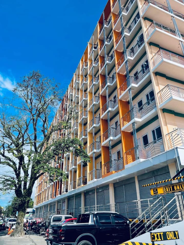 1br Condo Unit Near Sm Naga City- Wifi & Netflix - Naga