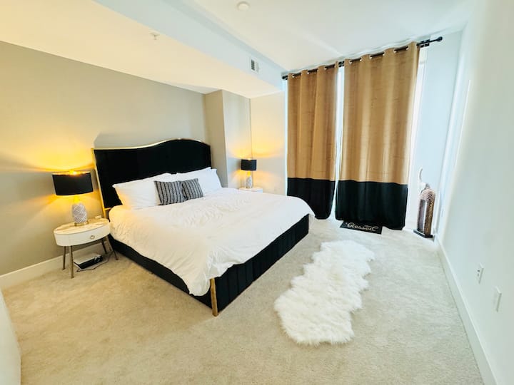 2 Bedroom Highrise With Private Ensuite Balcony! - Reston, VA