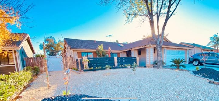 Cozy, Moreno Valley 3 Bedroom 1 Bath Cottage. - Moreno Valley, CA