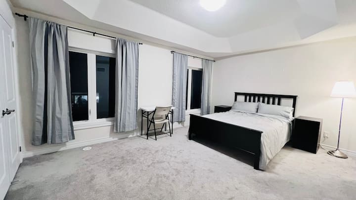 Big Master Bedroom In Whitby. Long Term Stay Ok. - Whitby