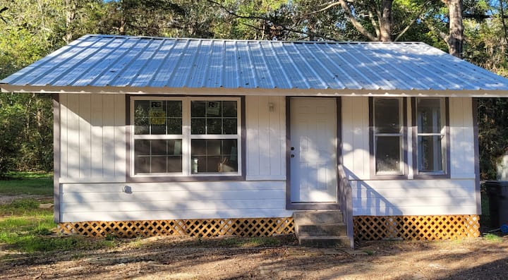 Central Location, Outdoor Games, Full Kitchen - Lufkin, TX