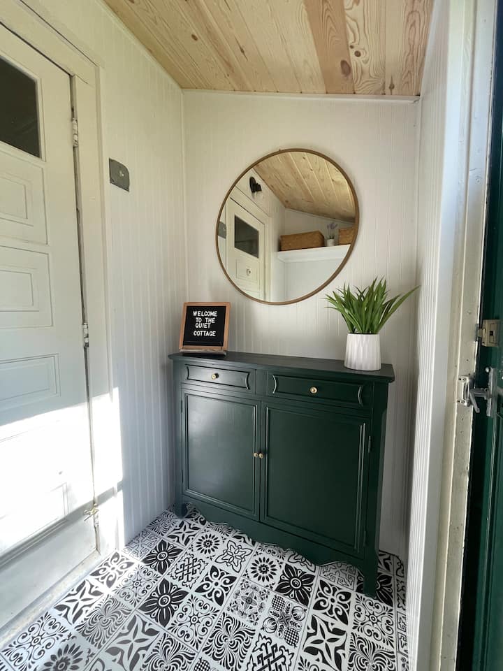 The Quiet Cottage - Kalamazoo, MI