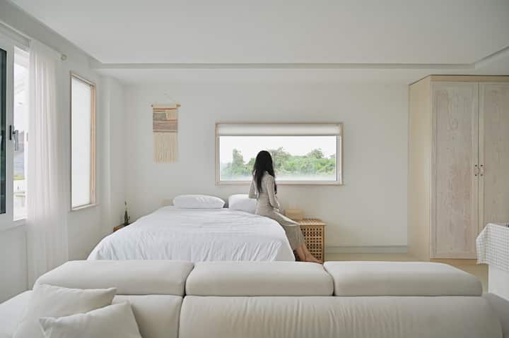 Jeju Aewol/ocean View/saebyeol Oreum/3 People_101 - Jeju-si