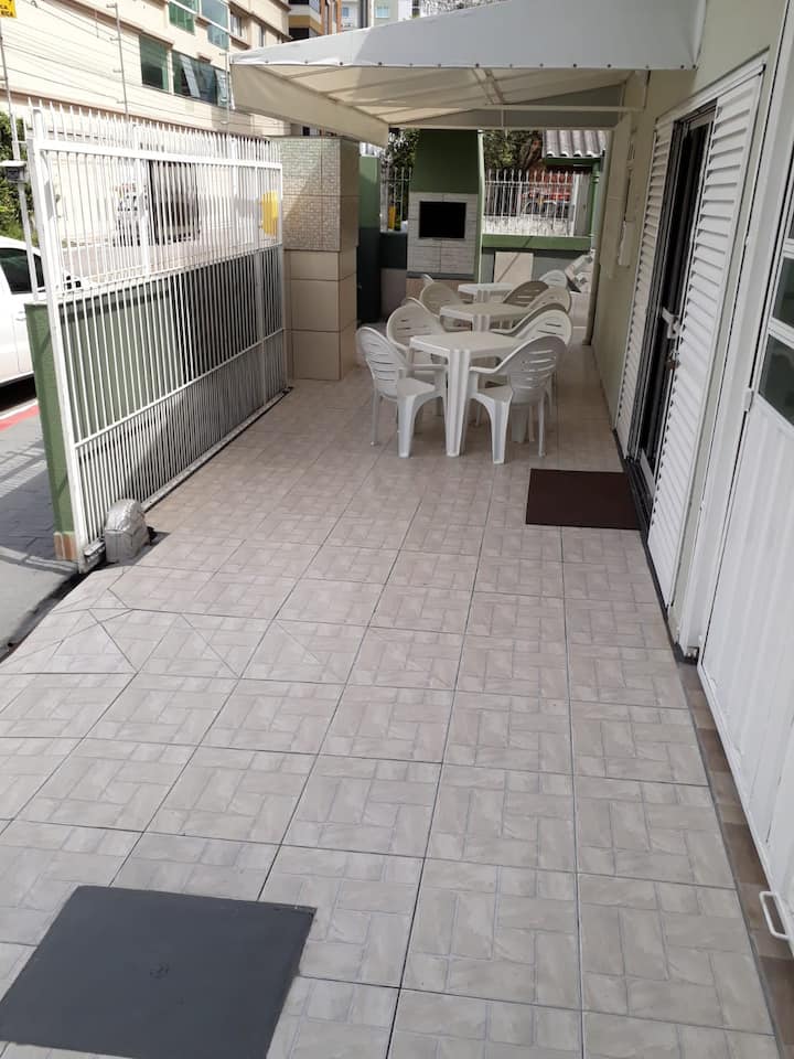 Casa Meia Praia Itapema Comporta Até 25 Pessoas - Itapema
