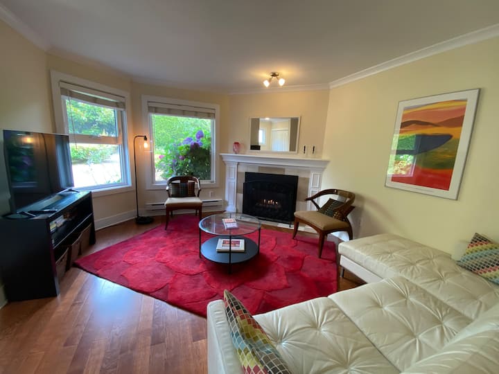 3 Bedrm Duplex Near Seabus & Lonsdale - Vancouver