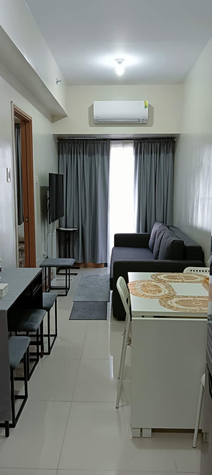 Cozy 1-br Condo Unit At Shore 3 Residences Moa - Metro Manila