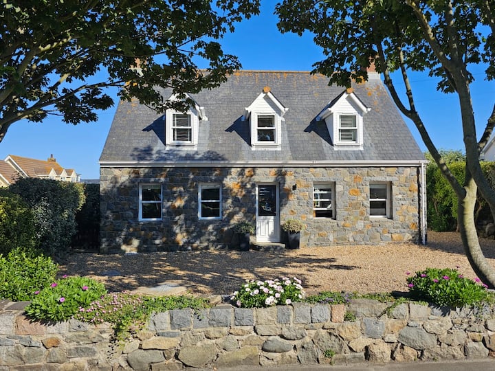 Seaside Family Home - Guernesey
