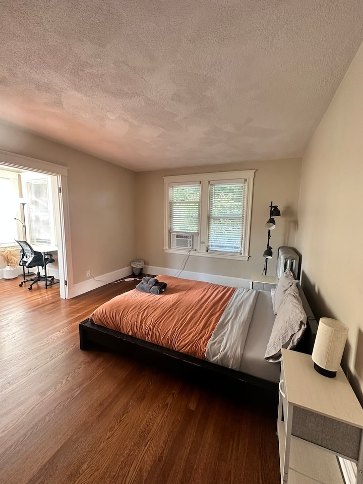 Classic Room Walk Dis To Brandeis/children Hospita - Waltham, MA