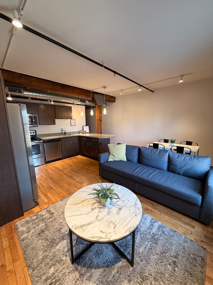 Modern Exec Loft | Central & Walkable City Life - Des Moines