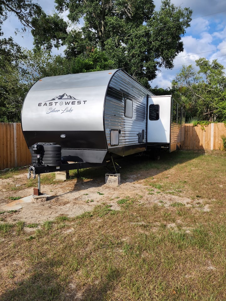 Big Camper Near Theme Parks - Tampa, FL