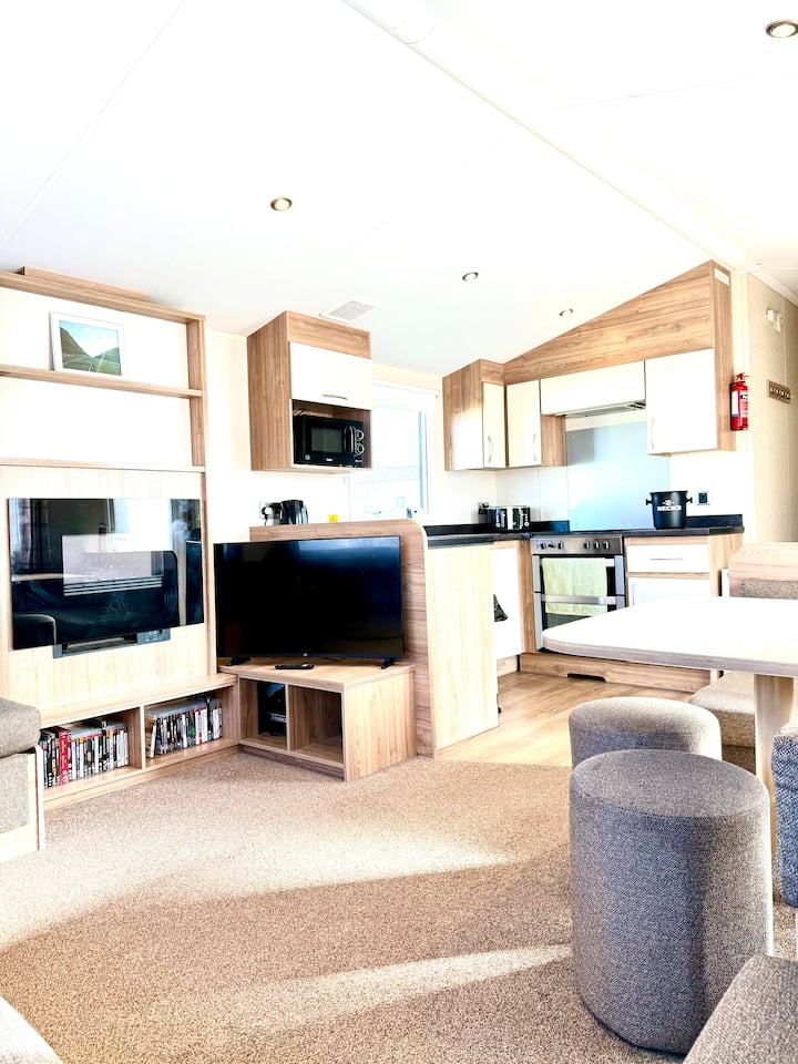 Family Size 3 Bed, Sleeps 6, Chichester, - Chichester
