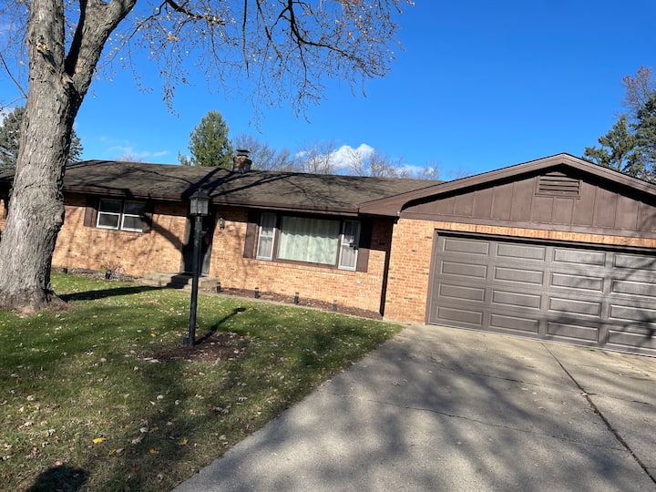 Spacious Bi-level Home. - Rockford