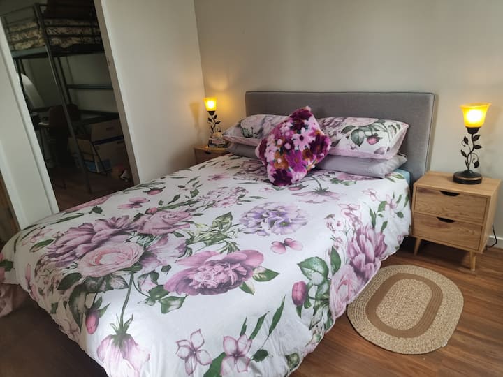 Tiny Longyard Studio Apartment - Tamworth