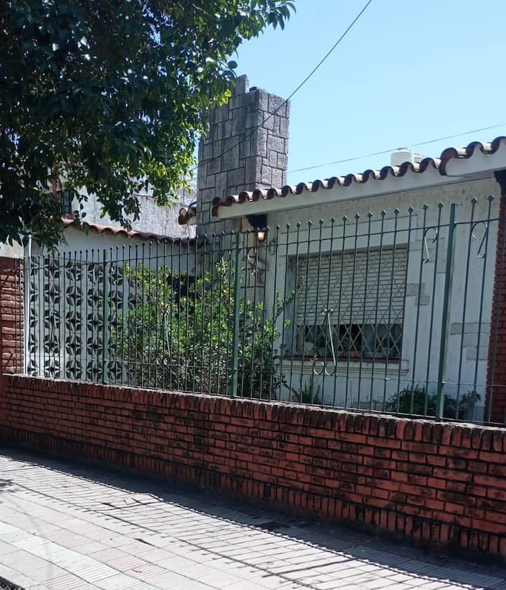 Casa Cercana Al  Centro Con
Patio Y Cochera - Córdoba, Argentina