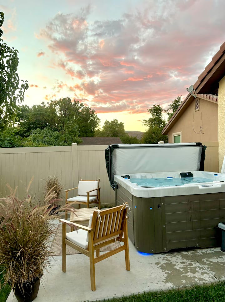 Stylish Home Near Zion, W/ Private Spa & Firepit! - Kanab, UT