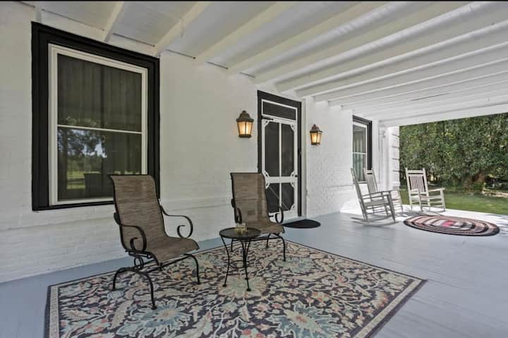 Tranquil Farmhouse Retreat On 10 Acres - Jackson, SC