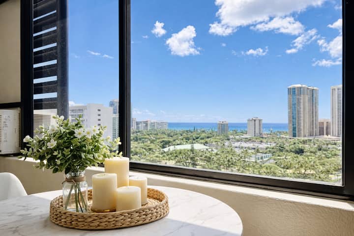 Waikiki Modern Ocean Oasis 19f - Kāhala Beach, HI