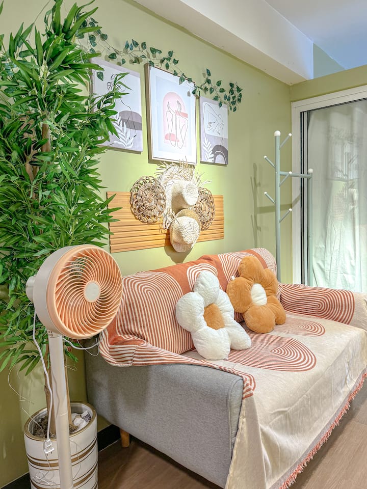 Warm Stay W/sunset At The Celandine Balintawak - Quezon City