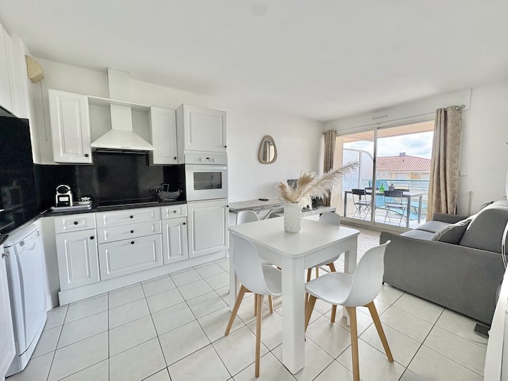 Fréjus 2 Pièces Avec Terrasse, Proche Des Plages - Fréjus