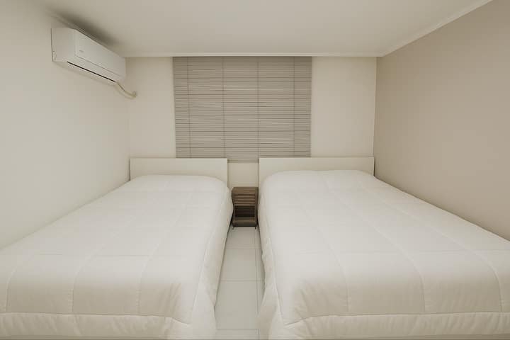 아차산역 도보5분/ 깨끗하고 아늑한 한국 가정집/ 침대2/ 어린이대공원/ 잠실 - Seoul