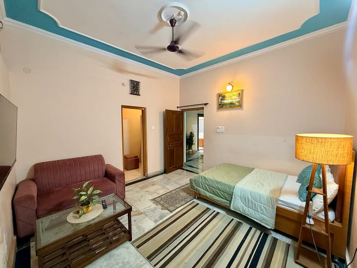 Madhuraj Villa Near Assi Ghat - Varanasi