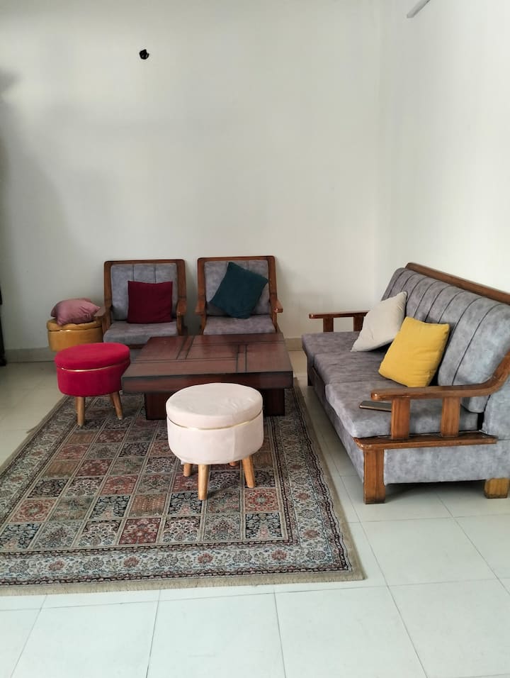 Independent House With Lawn Very Spacious - Noida