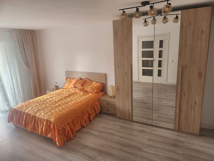 Habitación Amplia Con Terraza - Tres Cantos