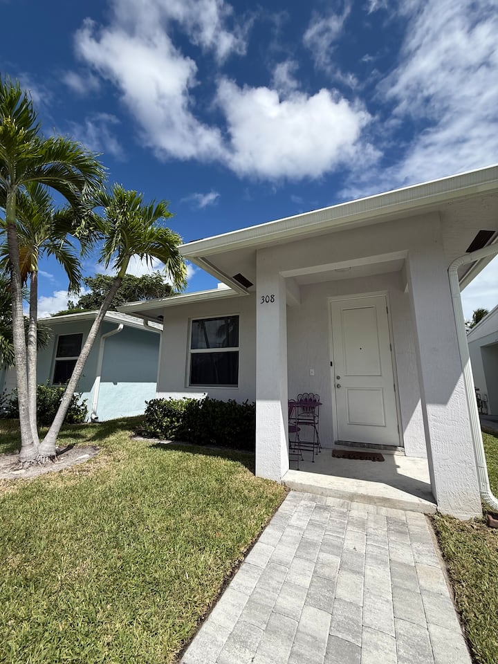 New Charming 3-bedroom House - Lake Worth, FL